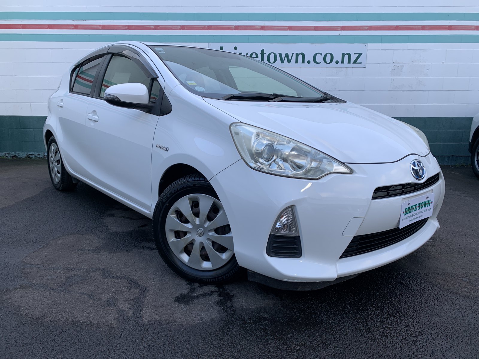 DRIVE TOWN | 2012 TOYOTA AQUA Hybrid S Push Start | Hatchback | SILVER ...